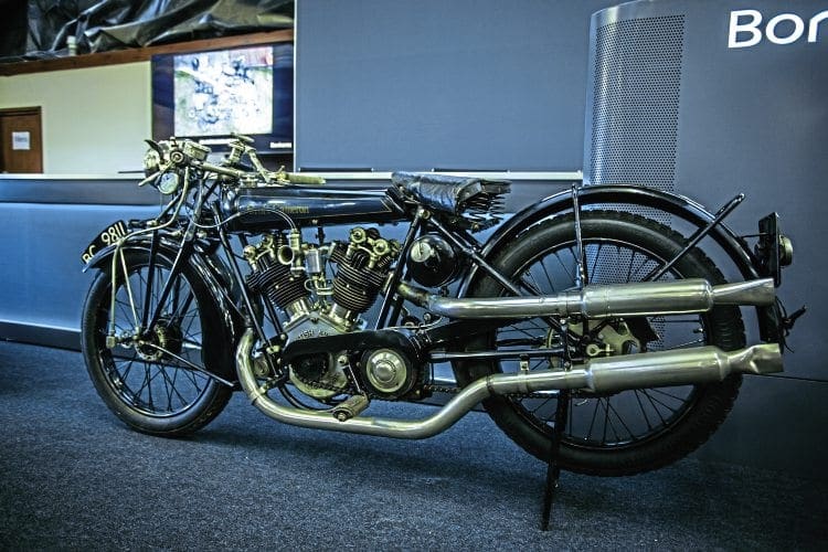 Croft-Cameron tops the bill | The Classic Motorcycle